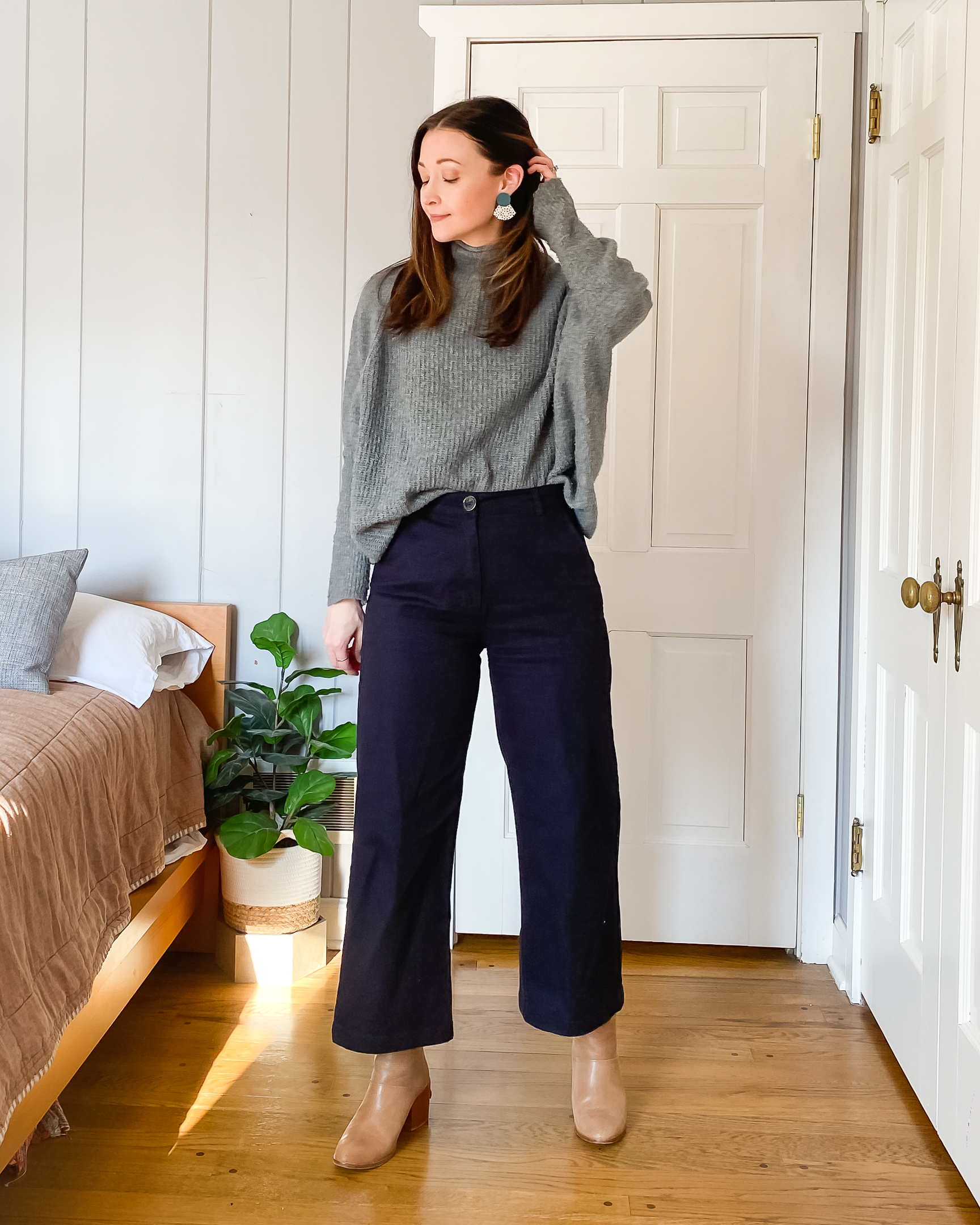 4 Ways to Style a Slouchy Sweater - Ashleigh Becker